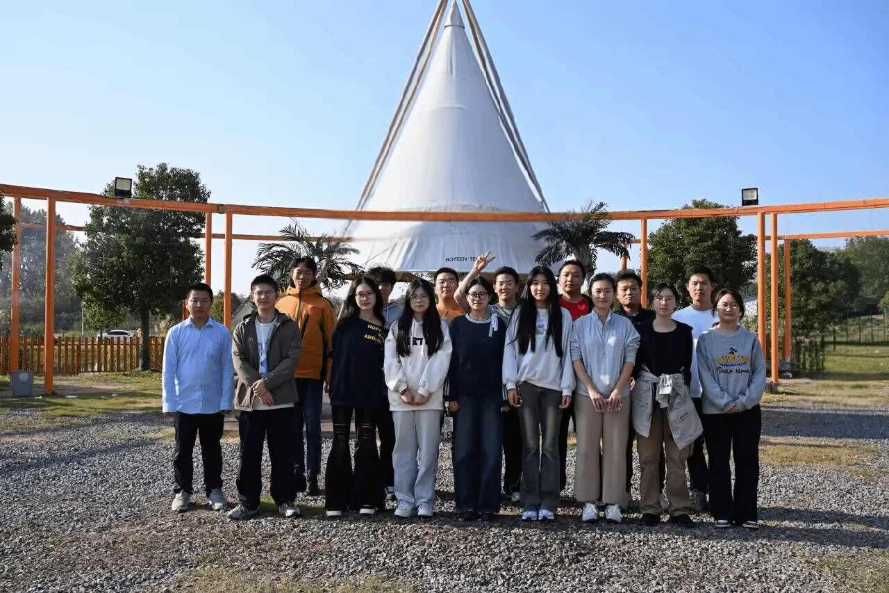 师生同行攀方山，研途相伴共成长——商学院研究生主题户外实践活动圆满举行-金陵科技学院